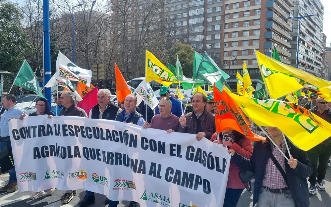 Agricultores protestan en Valladolid por la subida del gasóleo y ...